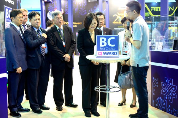 總統參觀2016 COMPUTEX Best Choice專區
