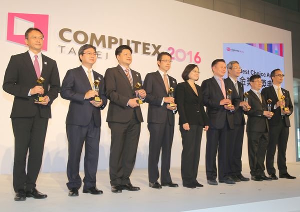 總統頒獎給台北國際電腦展BC Award金獎得獎廠商